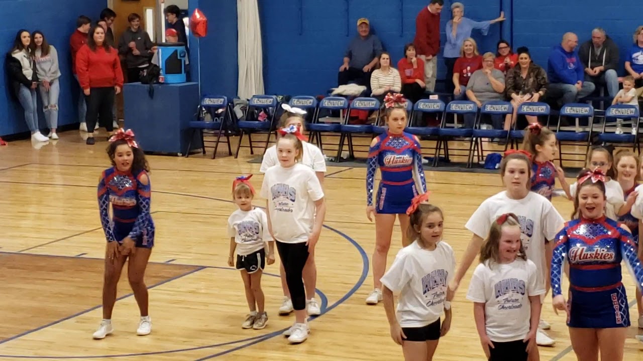 Lucy cheerleading - YouTube