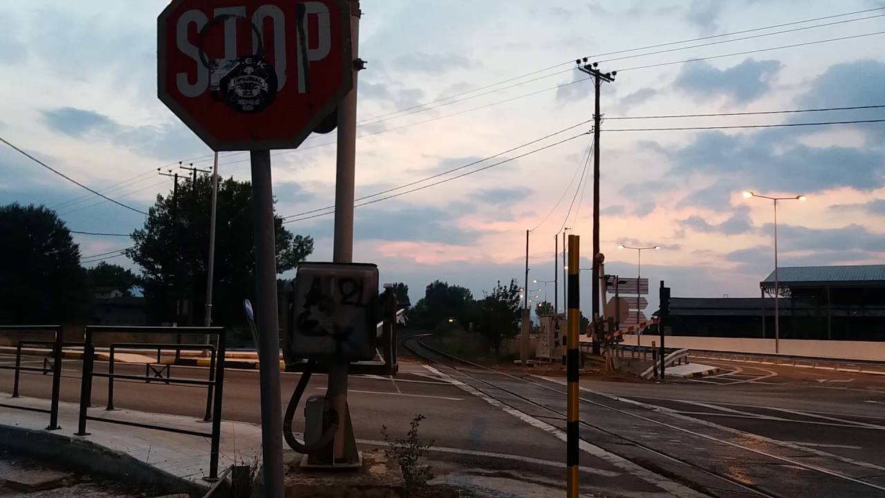 OSE MAN 2000 DMU train 887 arriving at karditsa station - YouTube