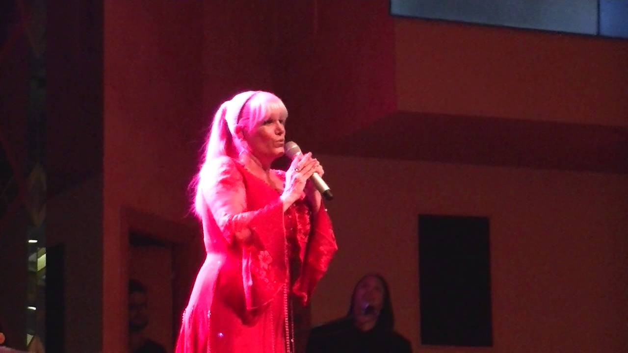 Valeria Lynch- Mentira 2016 - YouTube