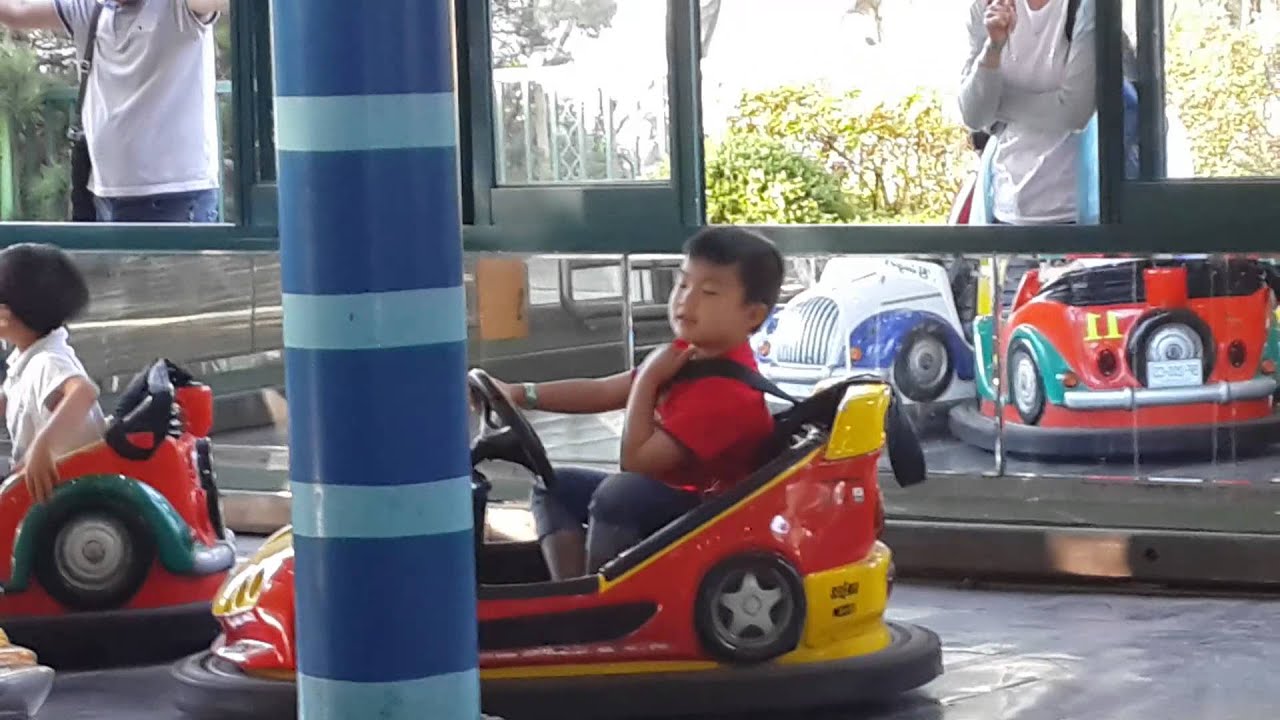 Jihoo's mini bump car in Seoul Land 5/25/2015(1) - YouTube