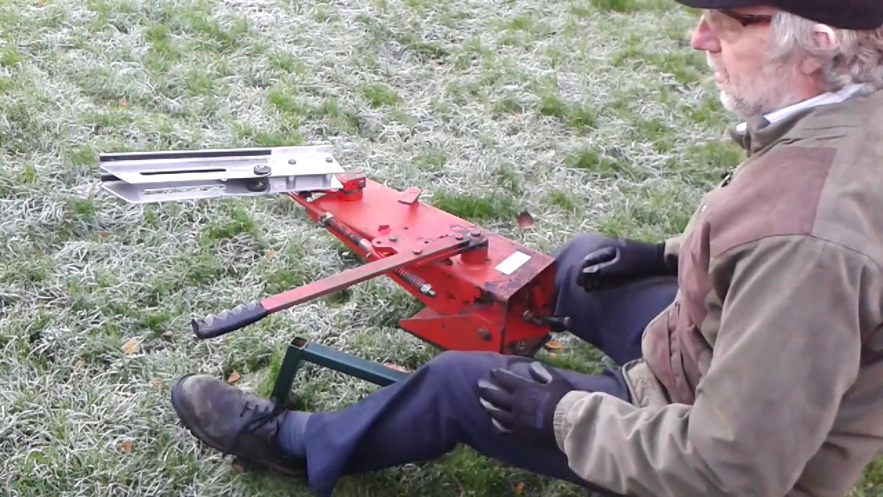 How to use a Farey Semi-Recocking Lever Trap. - YouTube