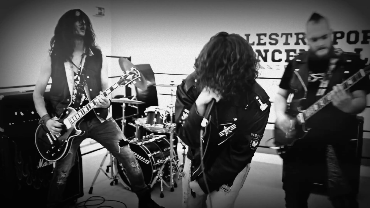 ReD RioT- Fight [OFFICIAL VIDEO] - YouTube