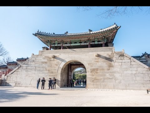Sinmumun Gate, the north gate of Gyeongbokgung in Seoul, South Korea ...