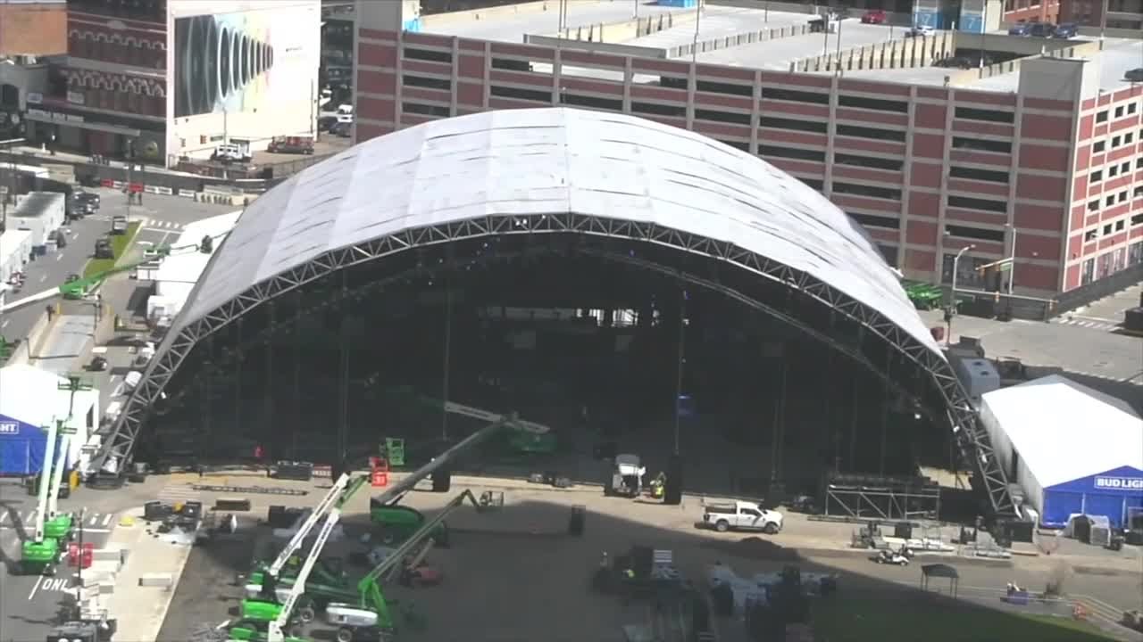 Timelapse shows lights & screens being tested on NFL Draft stage - YouTube
