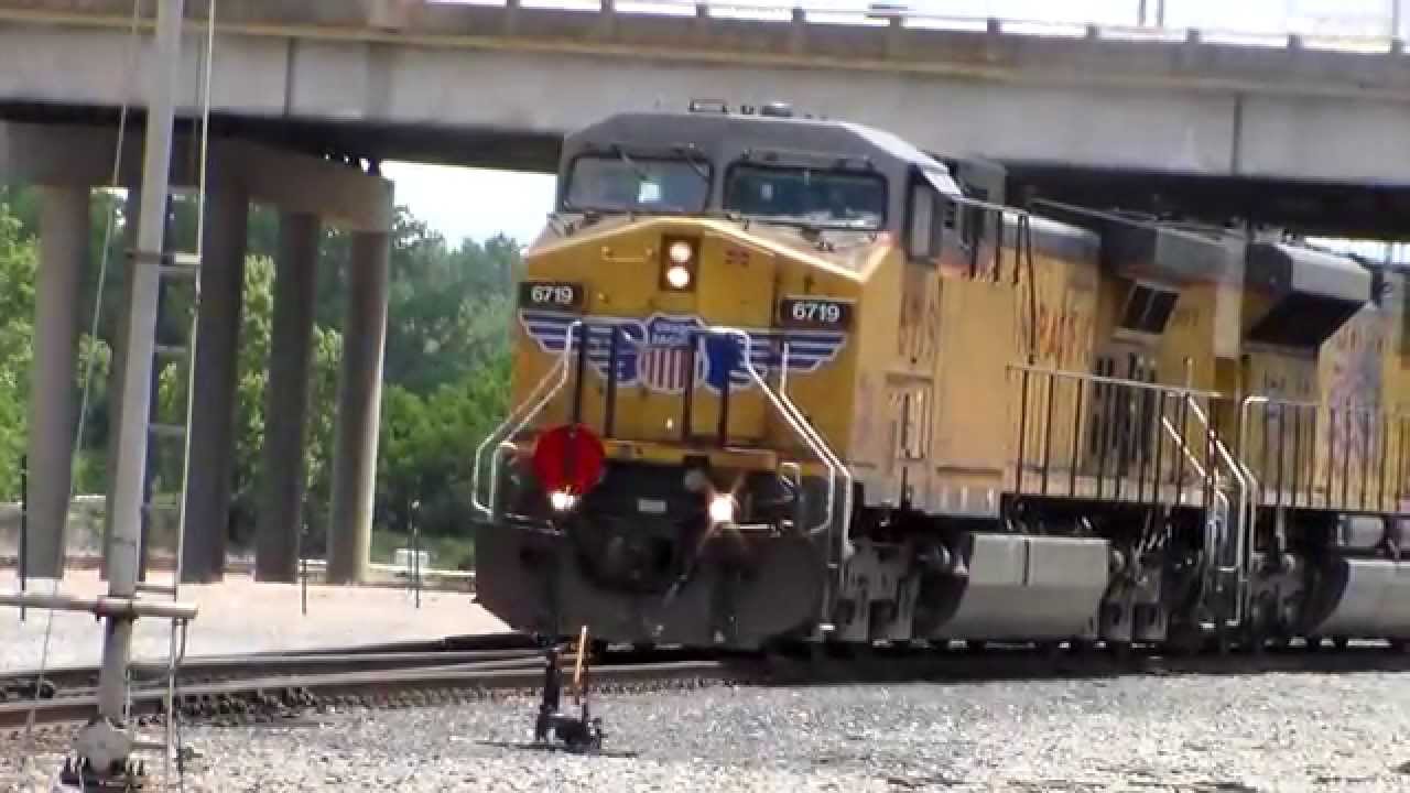 UP #6719(ac44cw) in Shreveport,La - YouTube