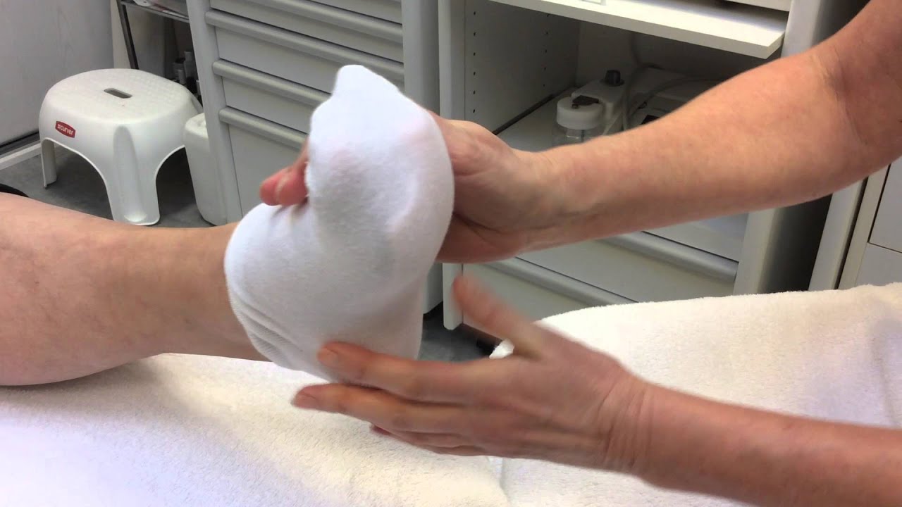 Druk voorvoet vermindern: foam of voorvoetband met gel pad - YouTube