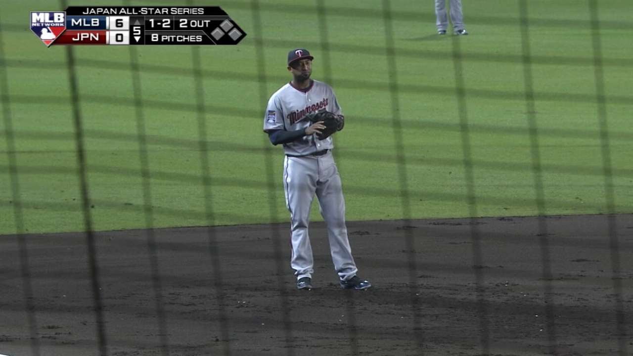 MLB@JPN: MLB players shuffle positions in Japan - YouTube