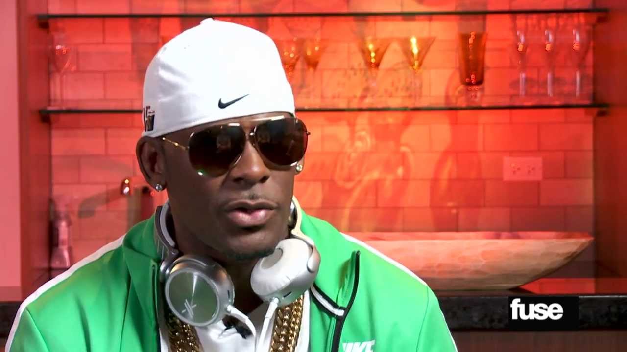 R. Kelly on "Black Panties" & 2 Chainz Collab "My Story" - YouTube