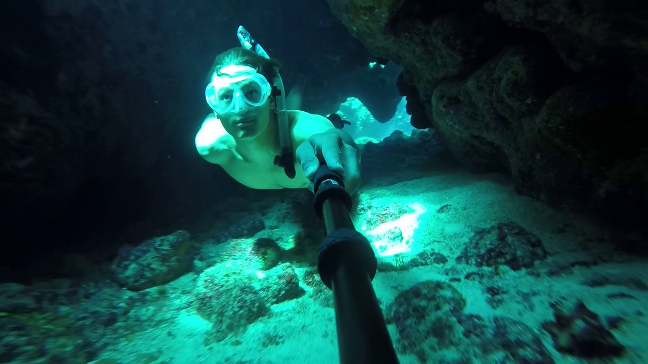 Free diving Harbour Rocks Tunnel - YouTube