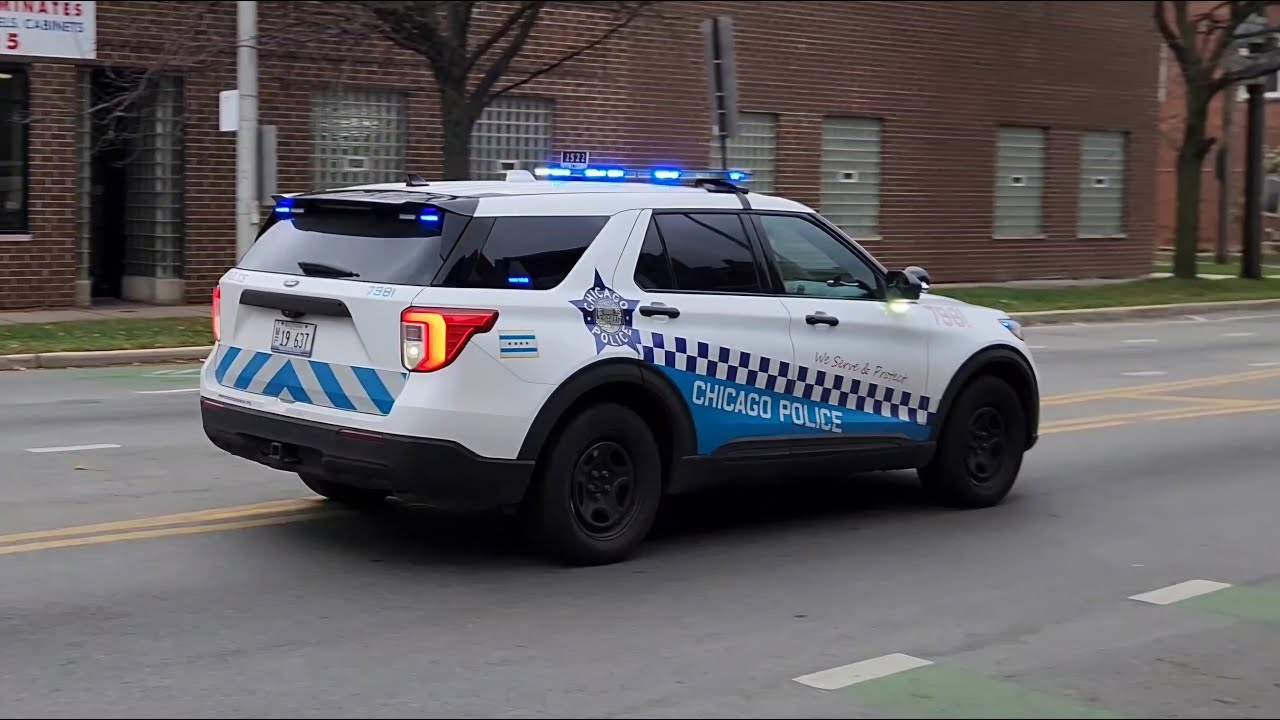 CPD Code 3 - Chicago Police Ford Explorer Interceptors Responding - YouTube