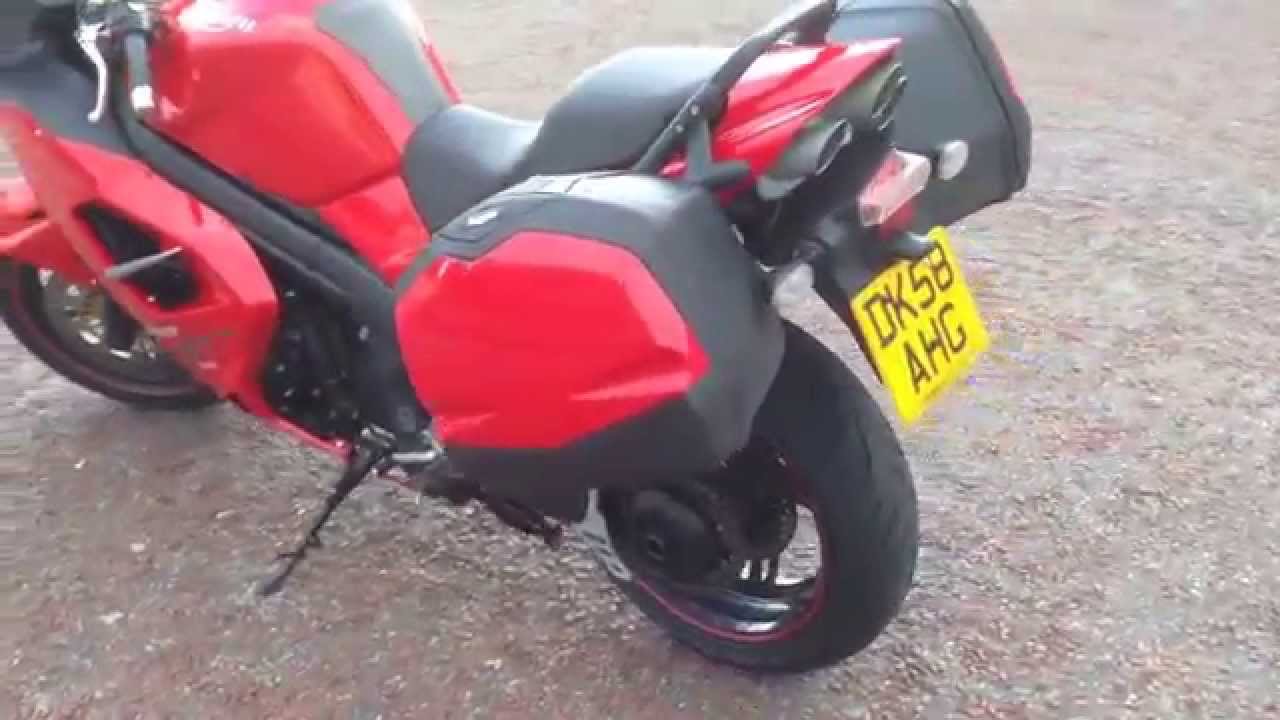 Triumph Sprint ST1050, start-up and walk-around. - YouTube