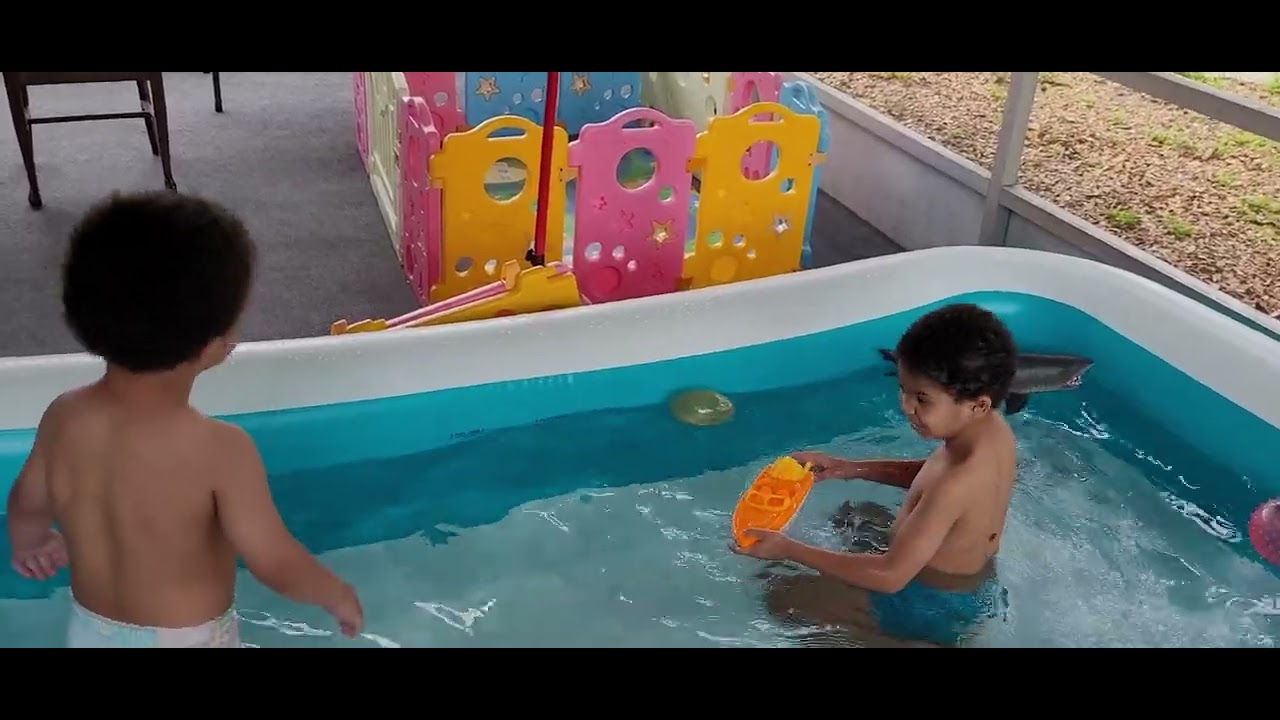 Little ones in the little pool - YouTube