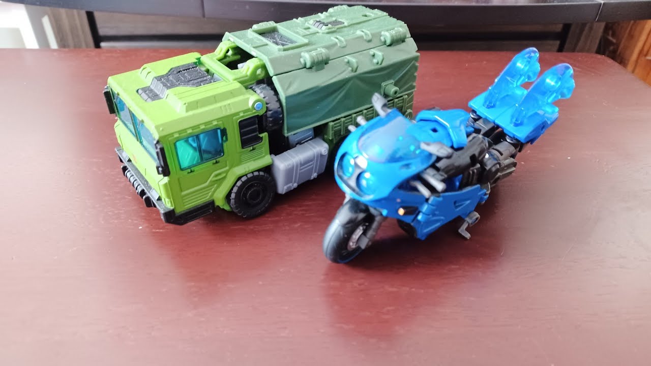 A Look at Transformers Legacy Prime Arcee and Bulkhead - YouTube