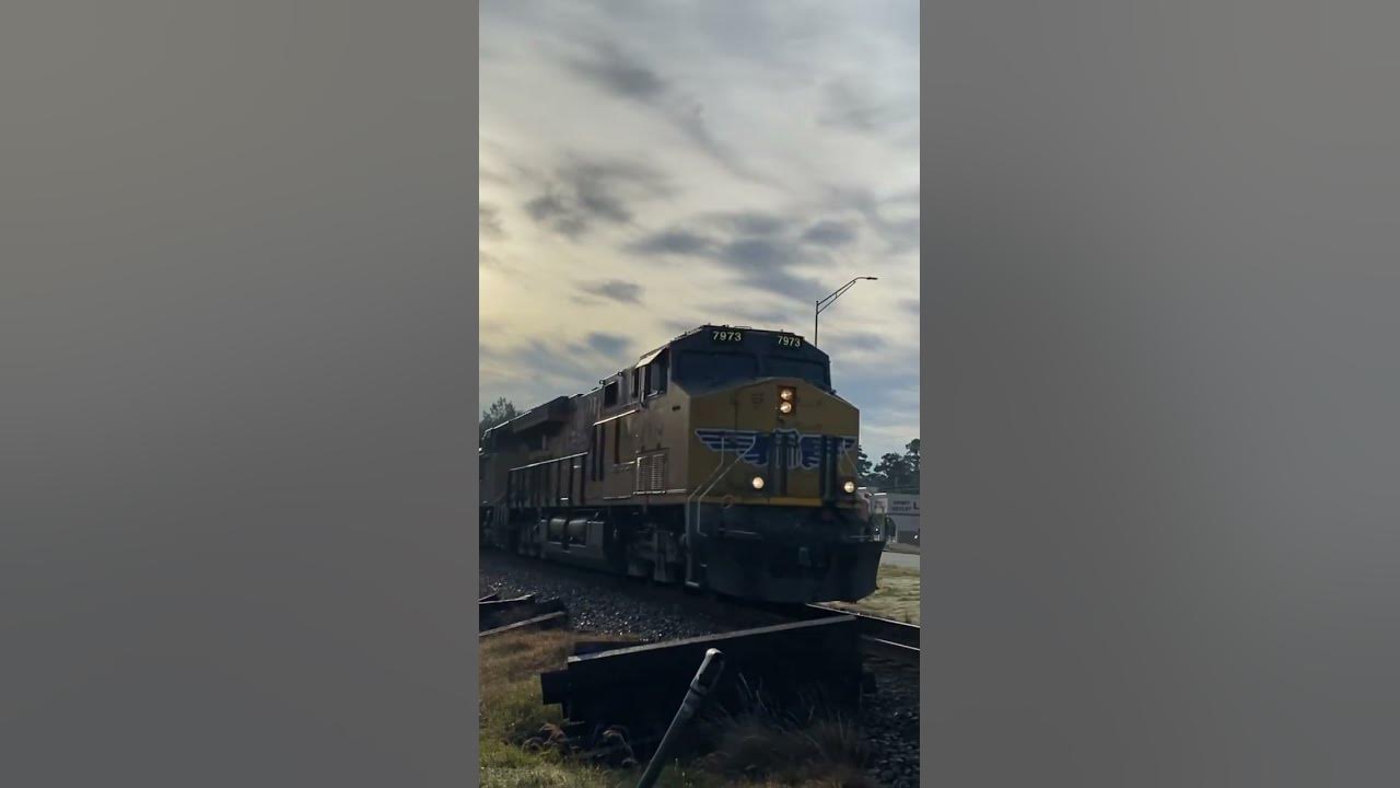 UP 7973 GEVO Leads Manifest Train Engineer Crew Wave 👋 - YouTube