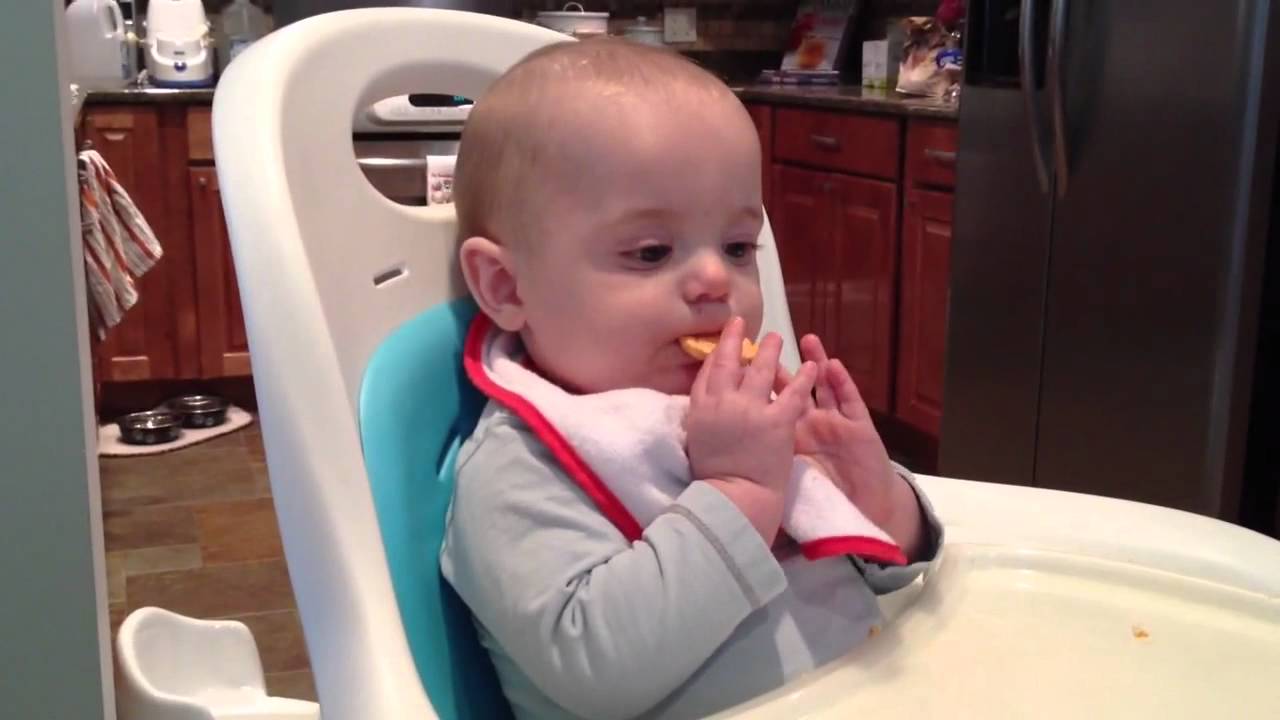 Sam eats on his own - YouTube