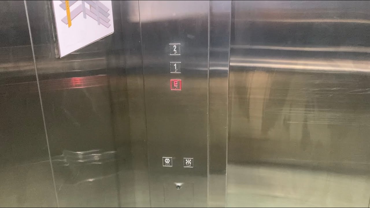 2nd Fuji Yida Traction Elevator at Plaza Via 02 in Monterrey, Mexico ...