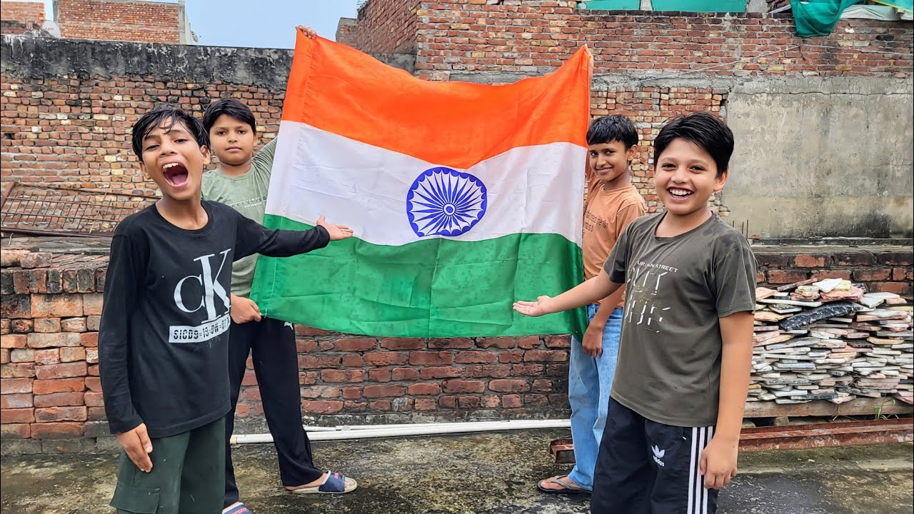 Etna Bada Flag Le Aaye 😍 But Popat Hogya Barish Me 😅 - YouTube