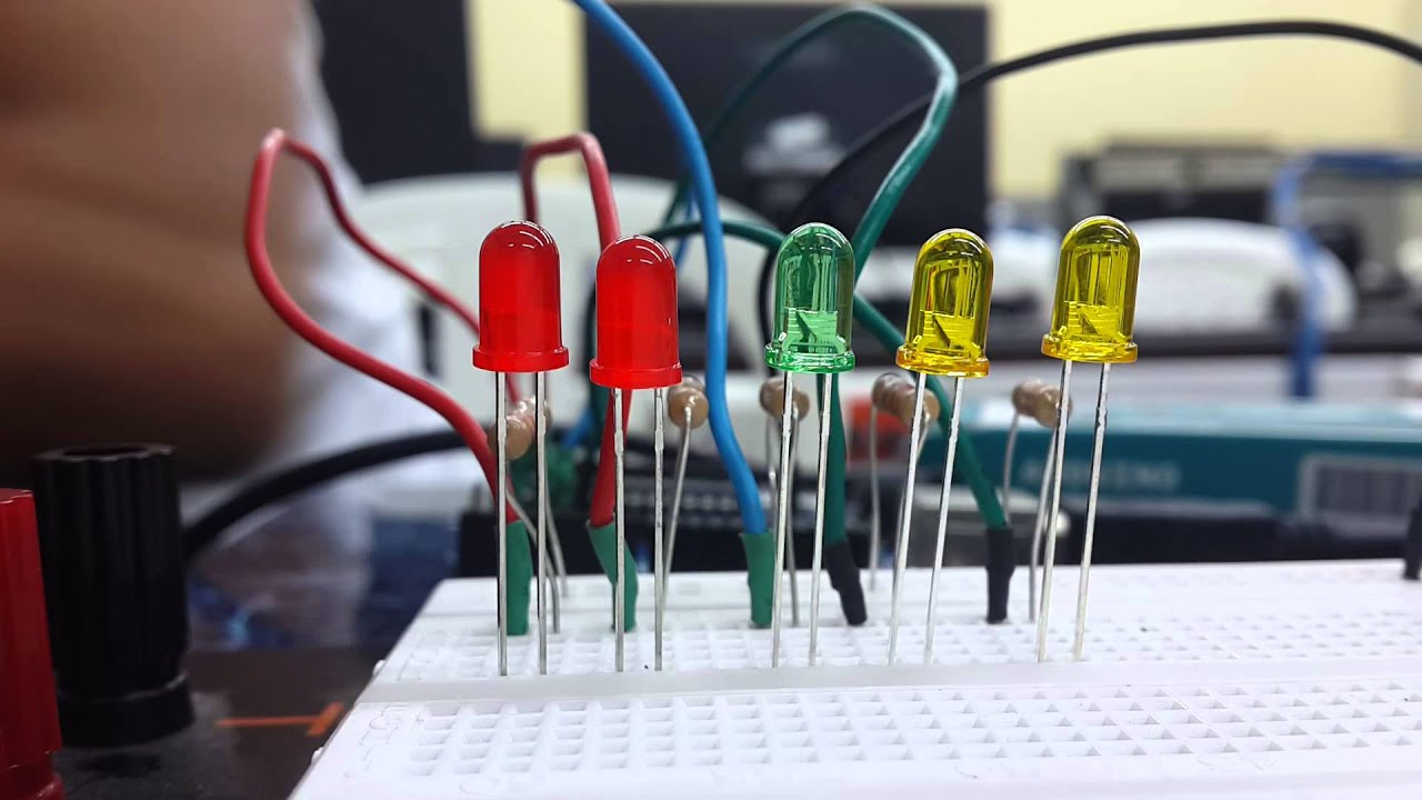 Secuenciador basico de leds con arduino uno - YouTube