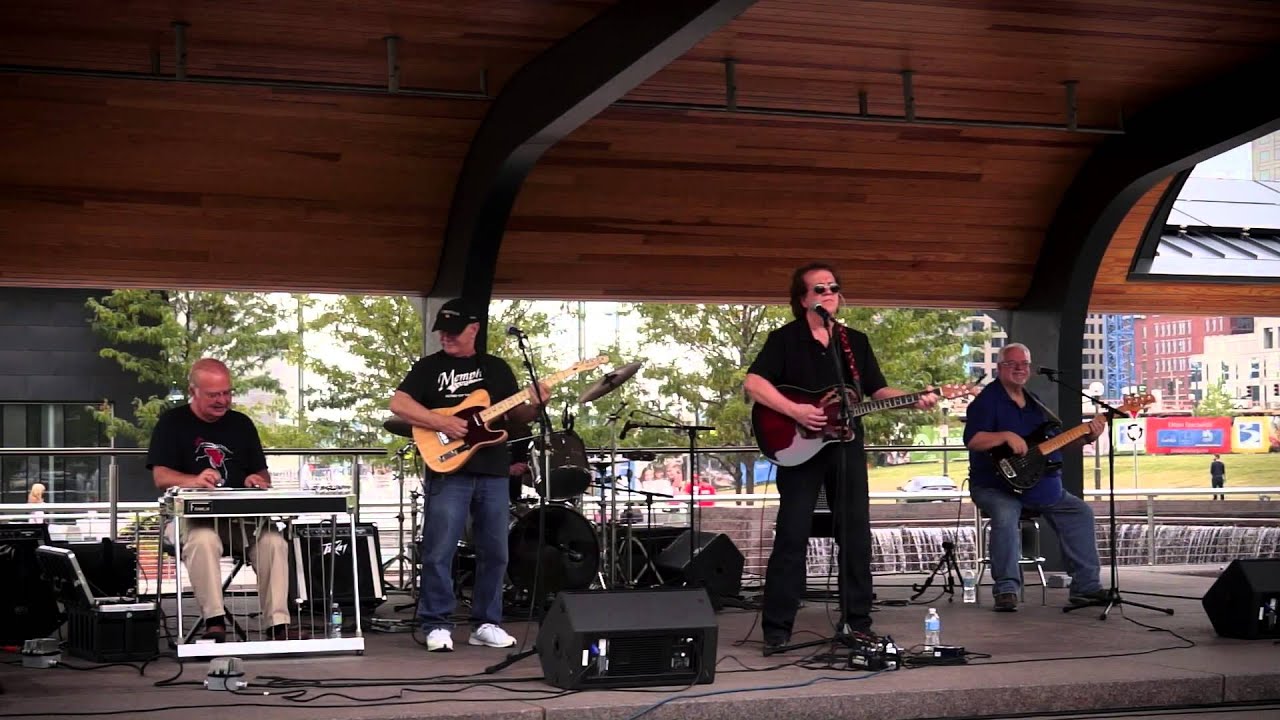 Bobby Mackey & The Big Mac Band "Country Music Lives On" - YouTube