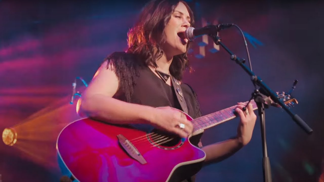 Katie Thompson - Do You Think Of Me? - YouTube