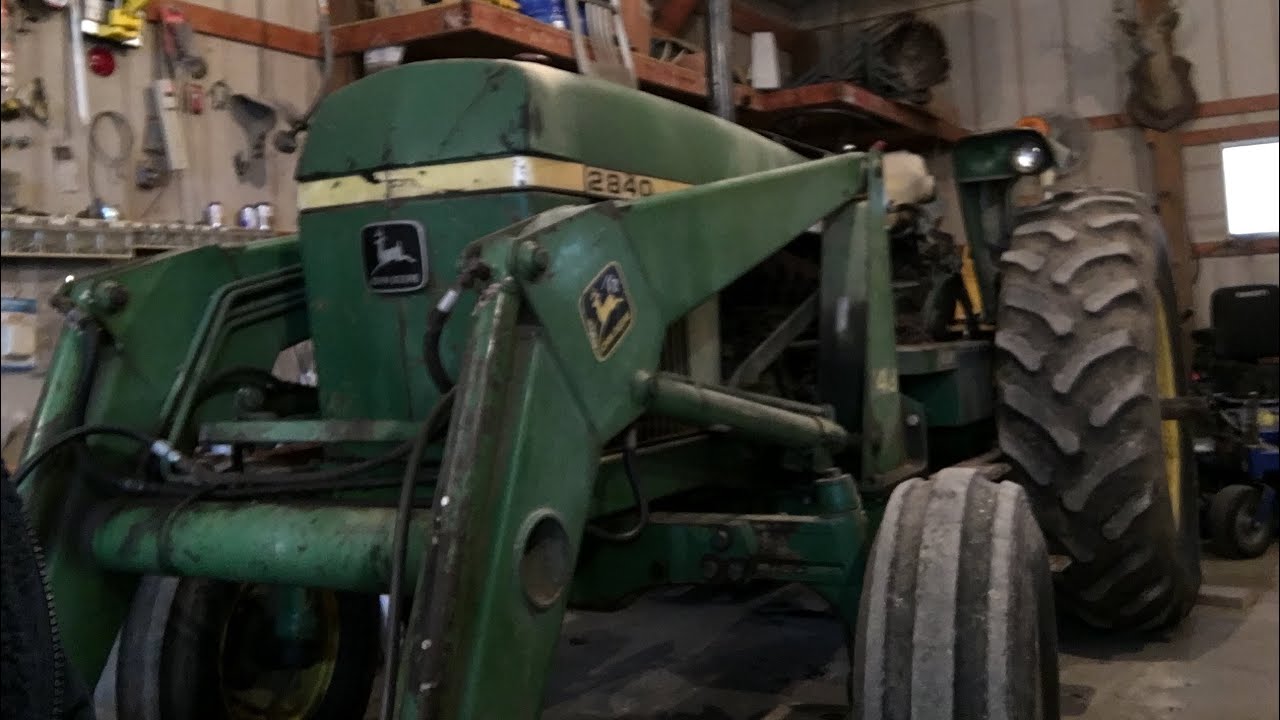2840 John deer tractor - YouTube