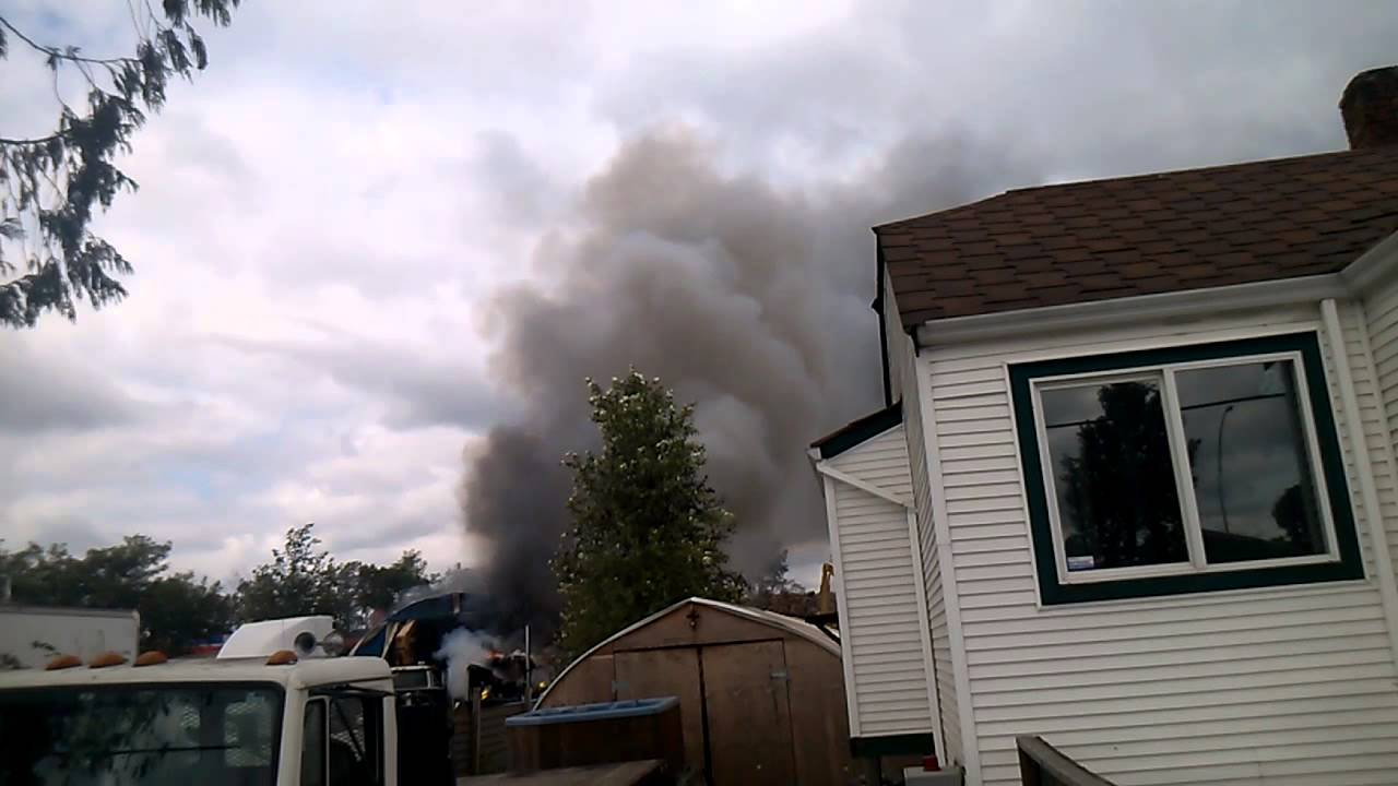 Fire in Bridgeview area of Surrey, BC - YouTube