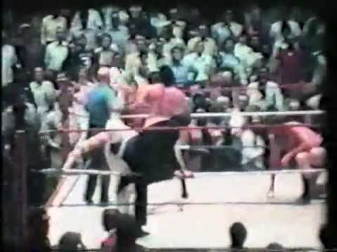 70s Wrestling The Interns vs Dundee/Marlin - YouTube
