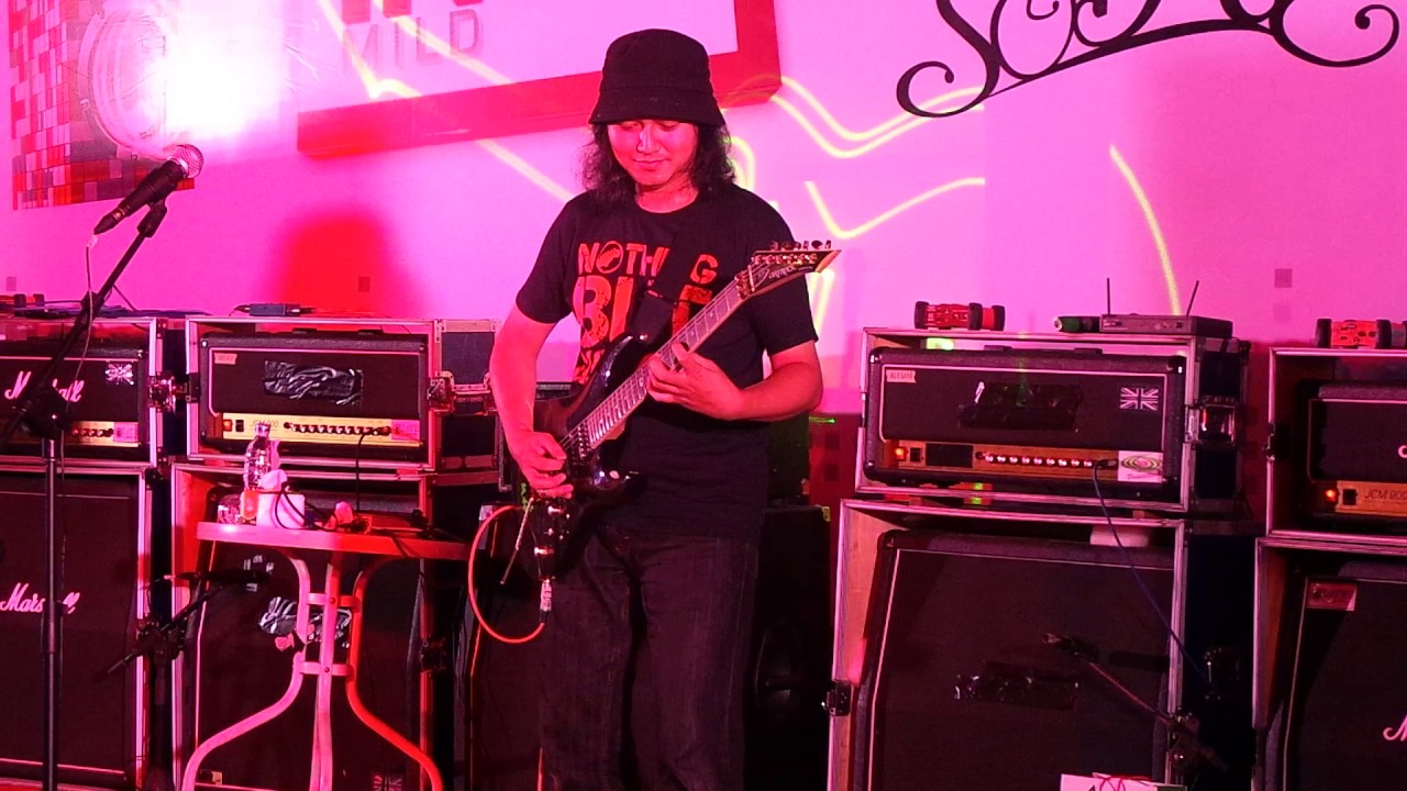 Edo Widiz (Voodoo) - Solo gitaran sore palembang 29 juni 2013 - YouTube