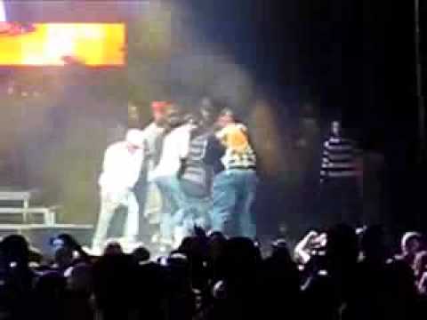 Rapper Drake Crashes on Stage! - YouTube