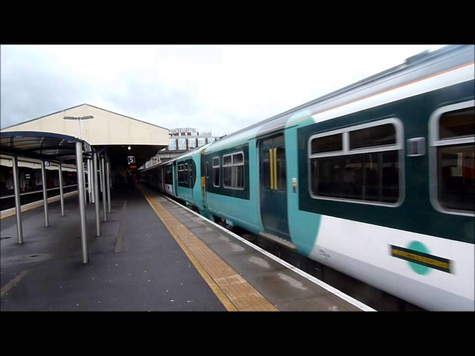 SOUTHERN CLASS 456 PASSES CARSHALTON & WIMBLEDON LON 31 DEC 13 - YouTube