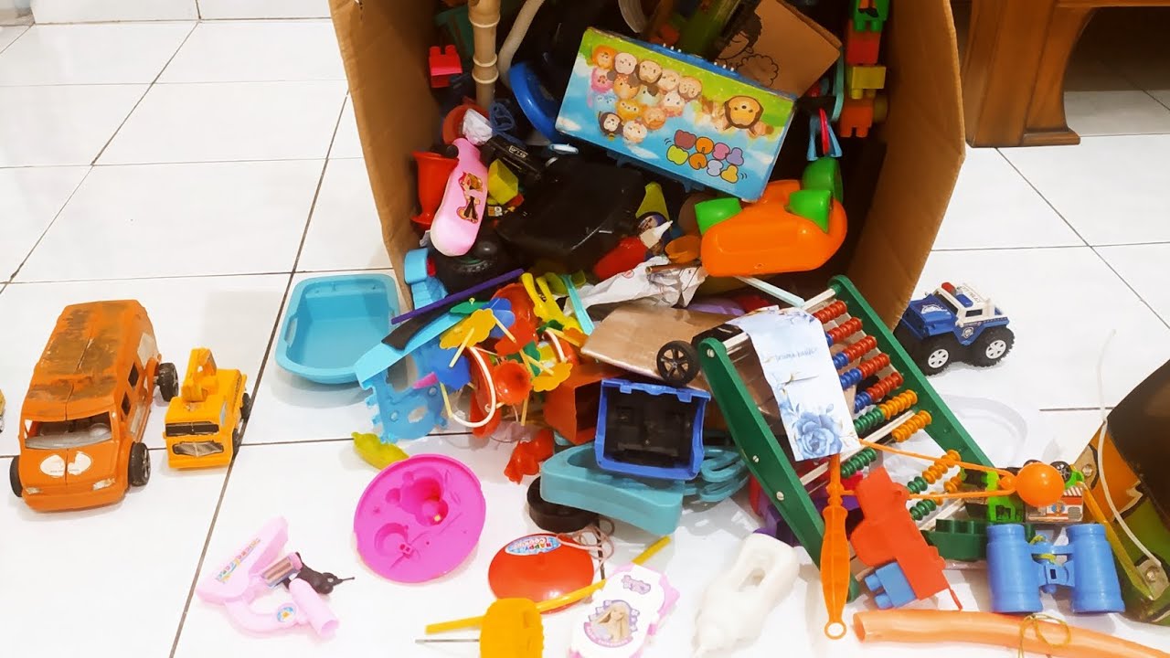 Mencari mainan Dan Merapikan mainan anak anak - YouTube