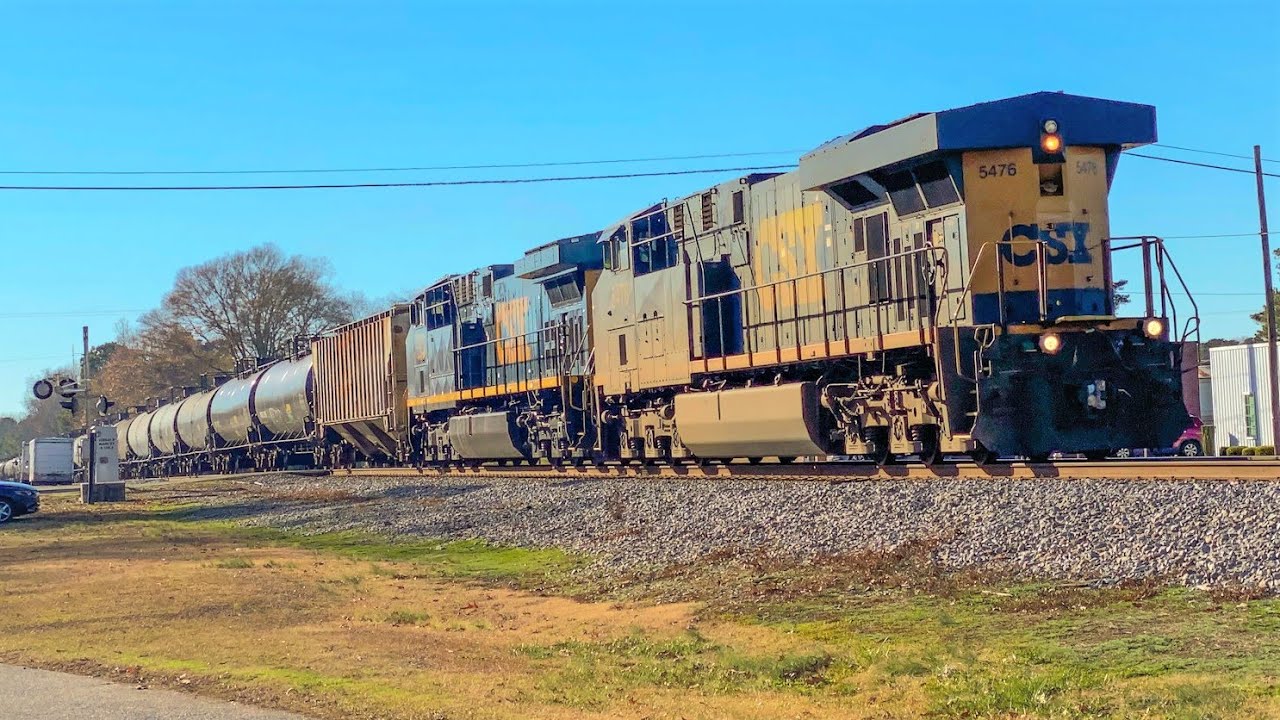 LHF ES40 & CM44 Build and Lead CSX K490 - YouTube