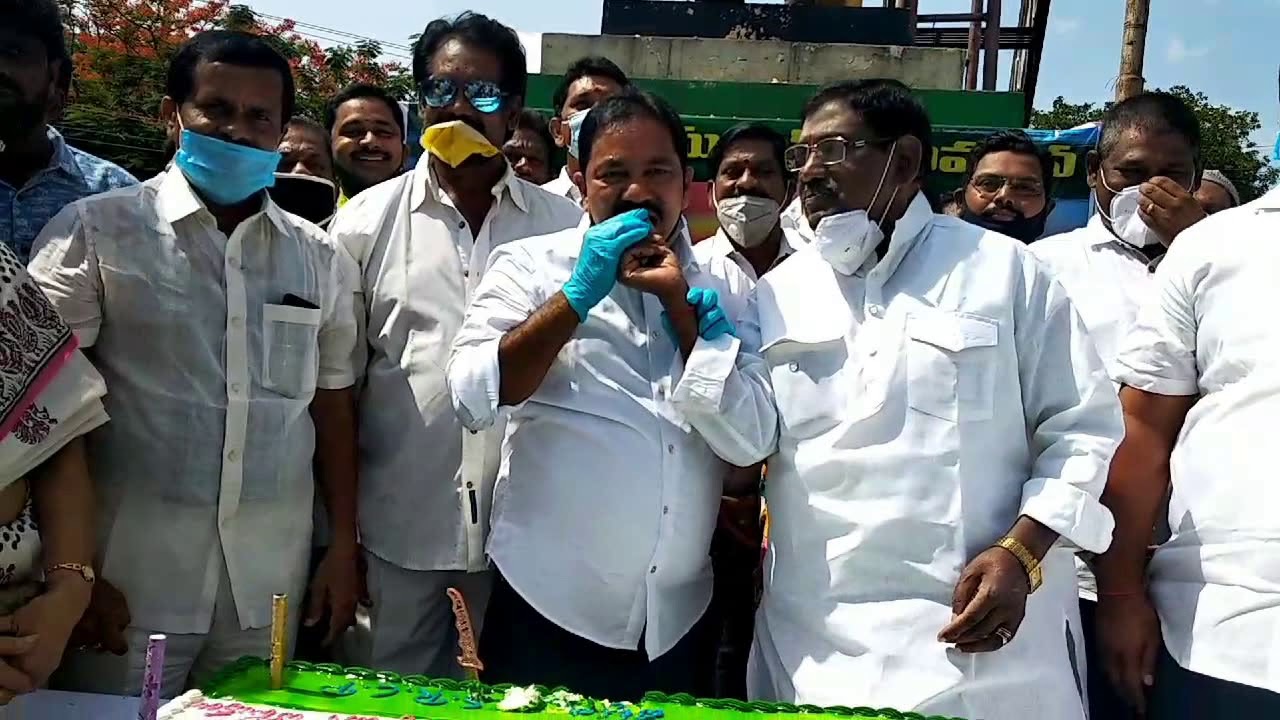 Minister Pinipe Viswarup celebrates Dr.YSR 71st Birth Anniversary in ...
