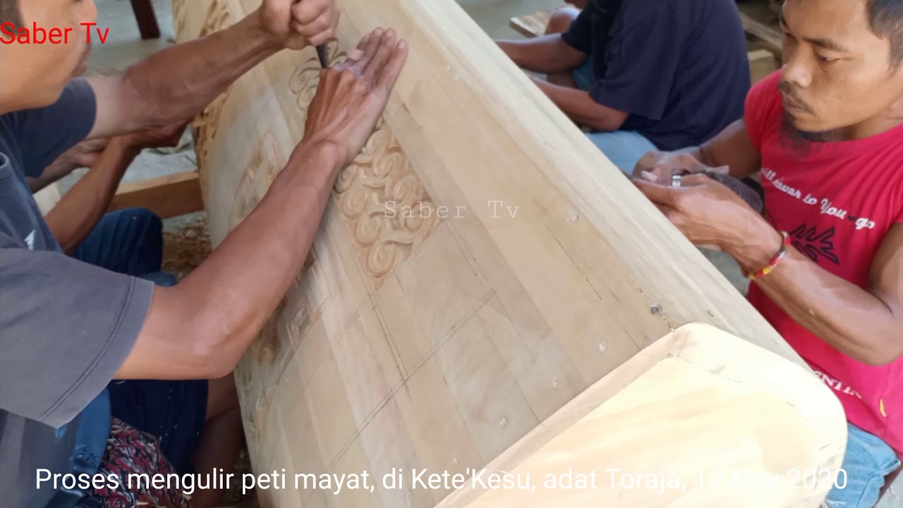 BEGINILAH PROSES MENGUKIR PETI M4TI UNTUK RAMBU SOLO' ADAT TORAJA - YouTube