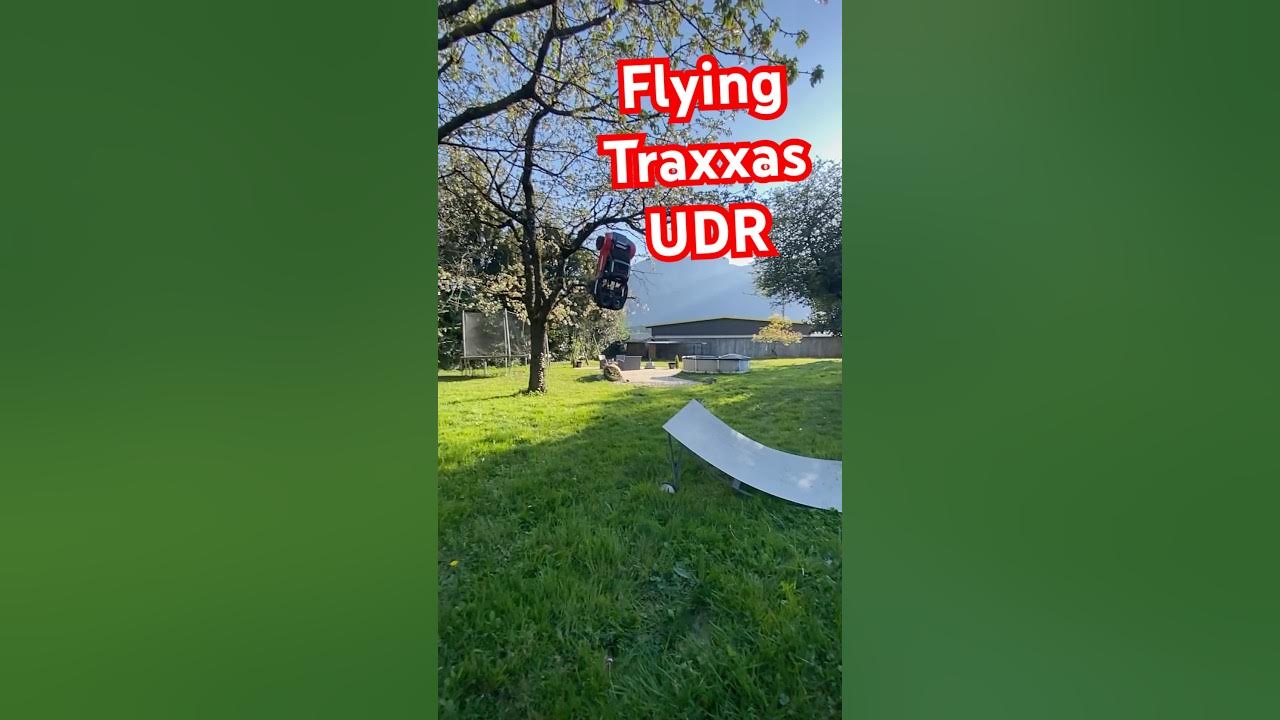 Flying Traxxas UDR - YouTube