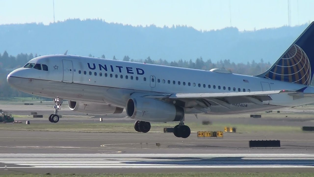 United Airlines N834UA A319 Landing Portland Airport (PDX) - YouTube