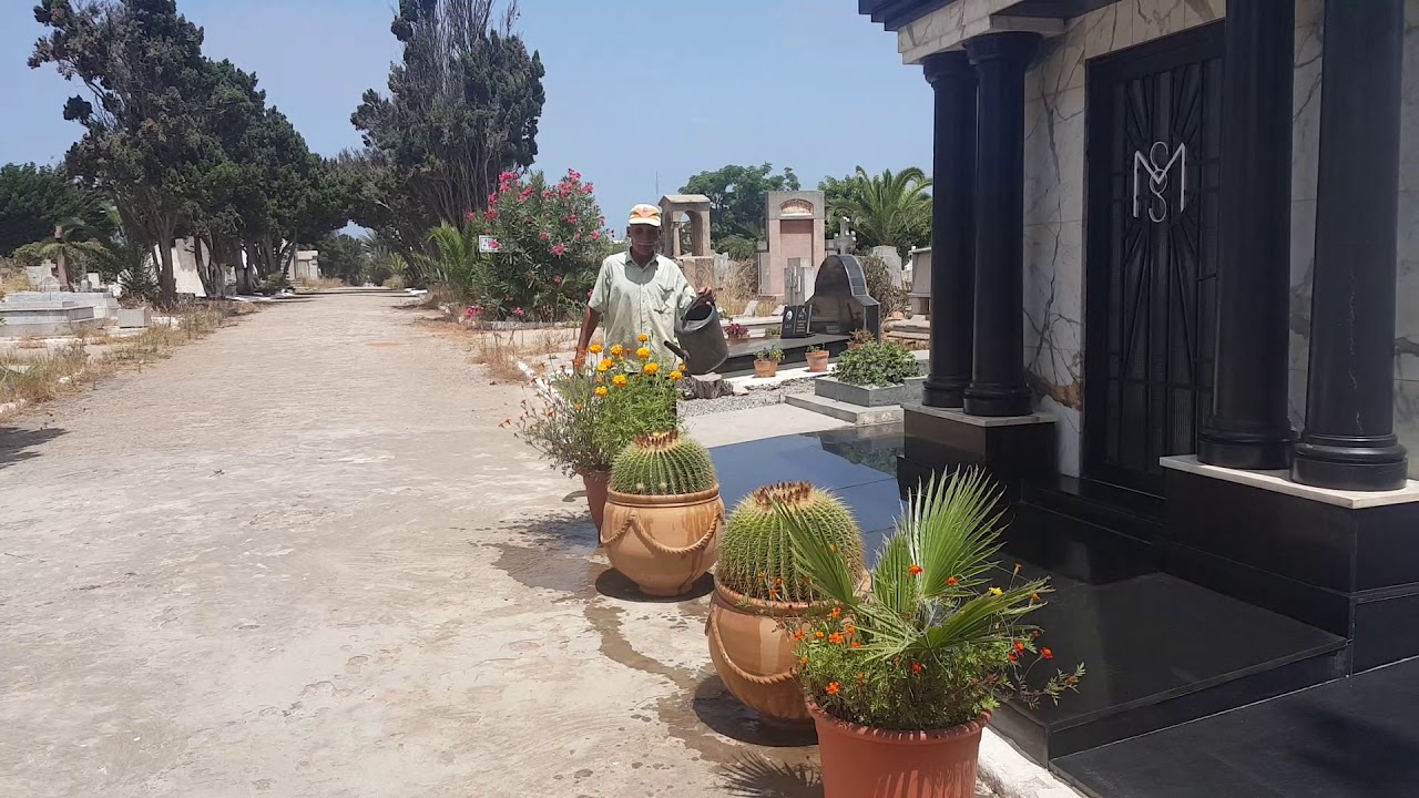 Le gardien de la tombe de mobutu - YouTube