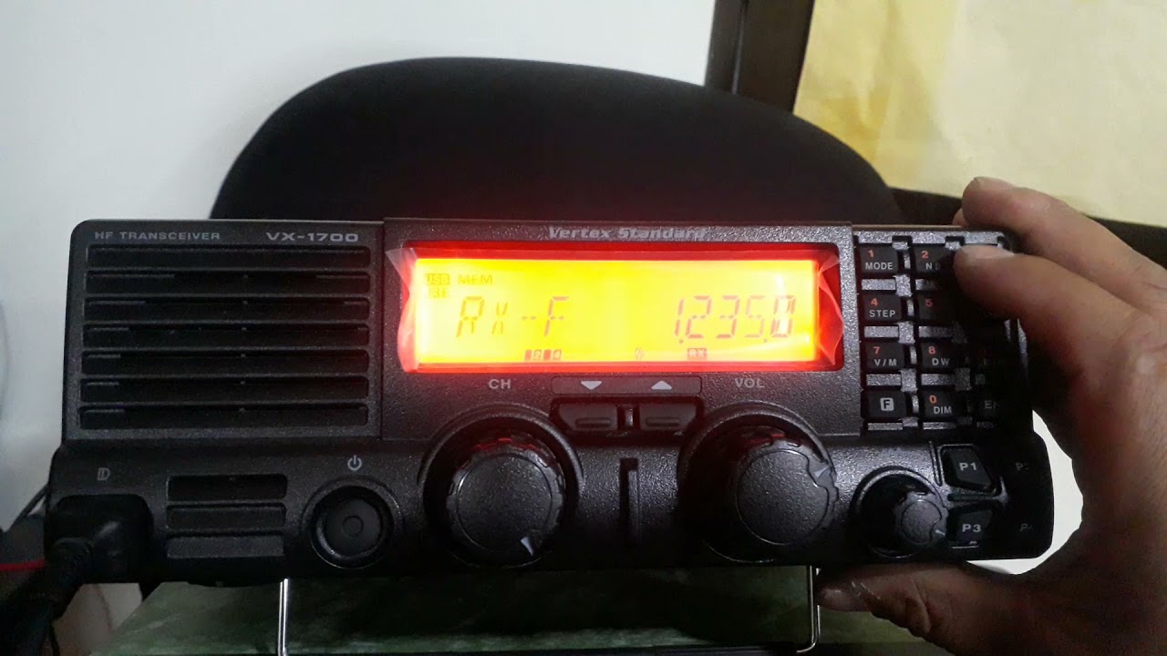 TUTORIAL VERTEX STANDARD VX 1700 - YouTube