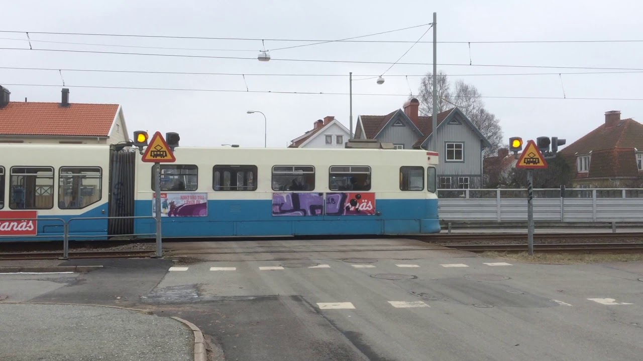 Spårvägskorsning Hagen / Swedish Light rail level crossing - YouTube