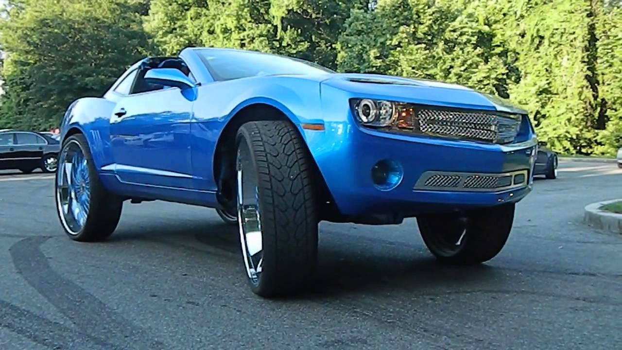 Camaro on 32" Forgiato and Ford Mustang on Starr Wheels - YouTube
