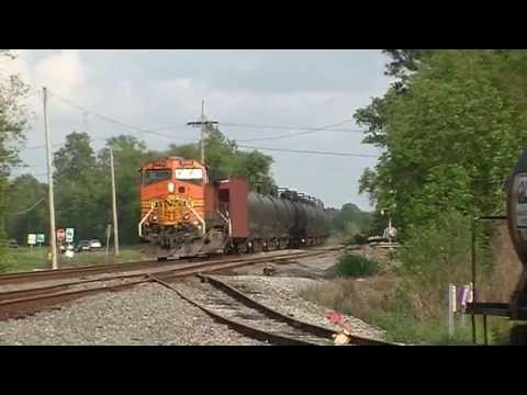 BNSF 9997 (SD70MAC) @ McCall,La - YouTube