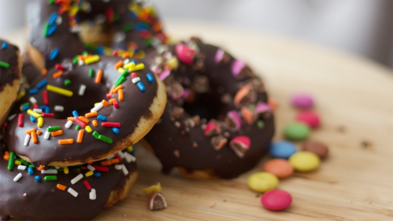 Recette des Donuts goût Smarties au Four - William's Kitchen - YouTube