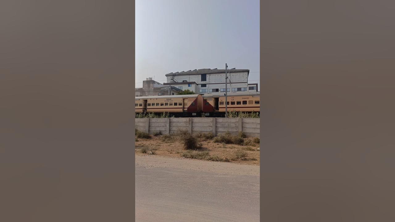 19719-Suratgarh Express (JP-SOG) #trainlover #train #shorts #shortsfeed - YouTube
