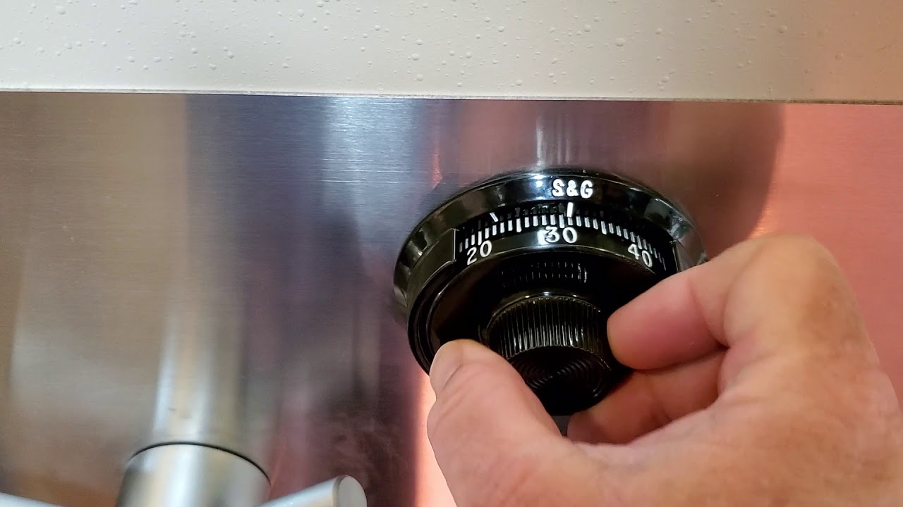 Dialing a Sargeant and Greenleaf Group 1R Lock Open - YouTube