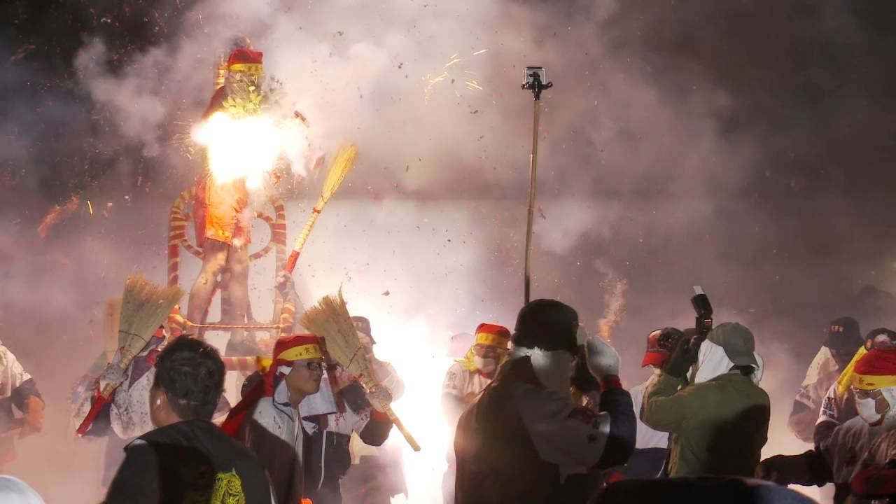 Lantern Festival Bombing Lord Handan(with Firecrackers), Taiwan 台東－炸寒單 ...
