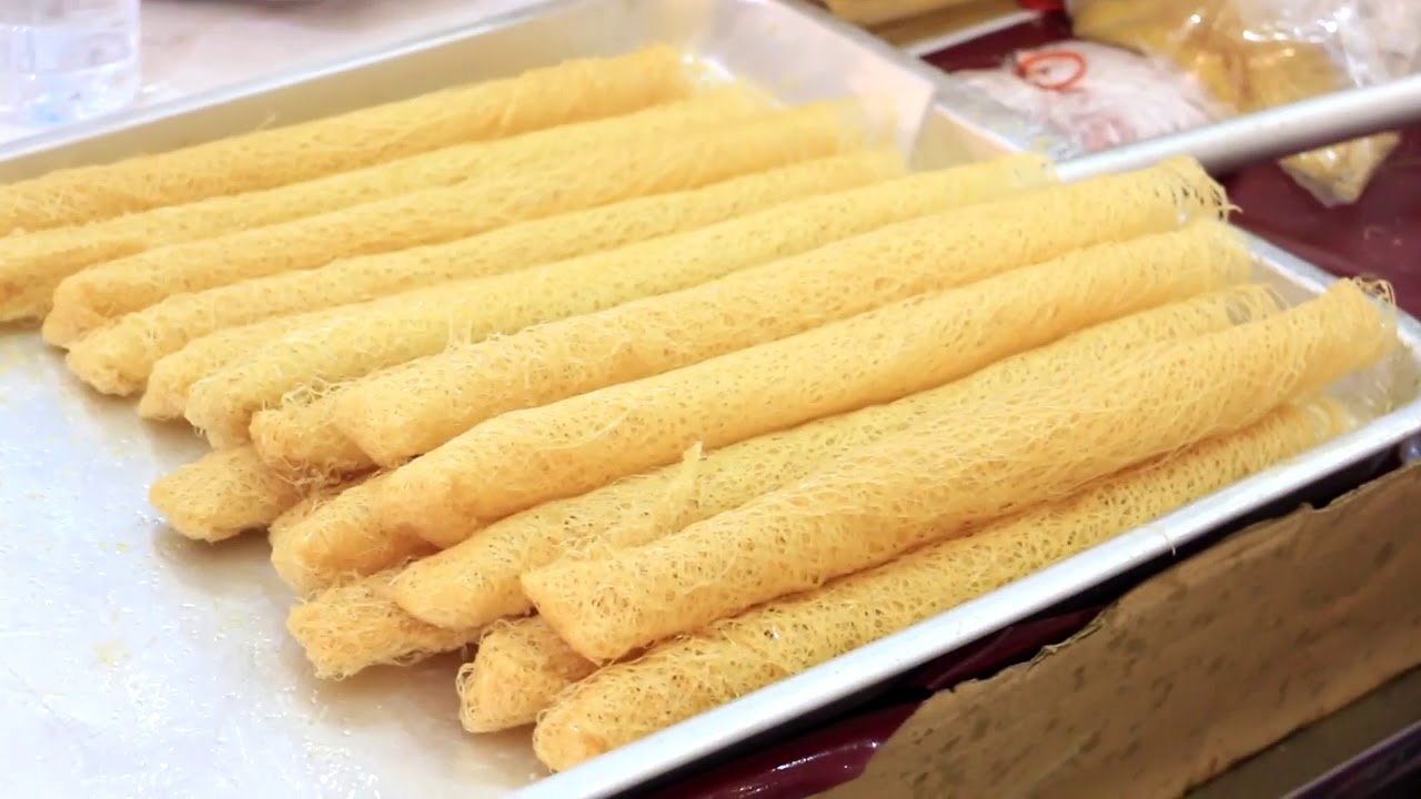 ขนมลา (Making khanom La Thai dessert) - YouTube