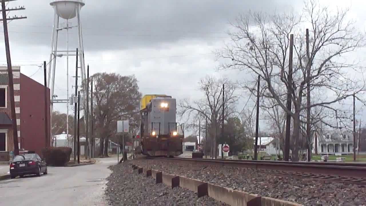 Richmond Texas - KCS GP40-2w running LHF - YouTube
