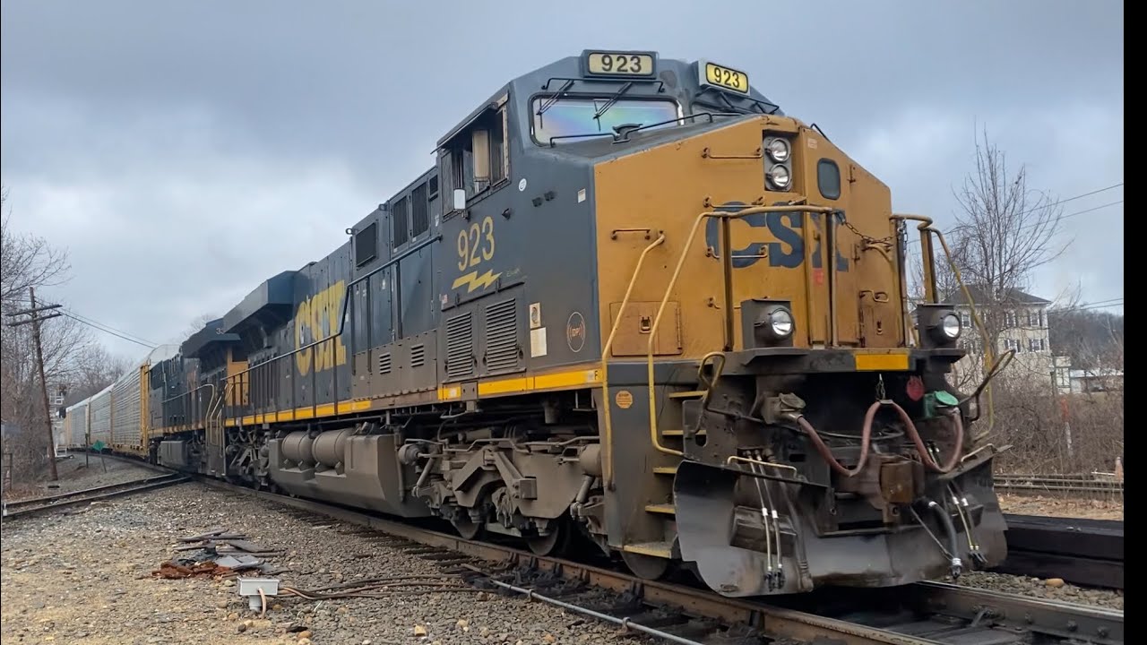 CSX M264 with 923 3323 and CPKC autorack at Palmer MA passing Loram ...
