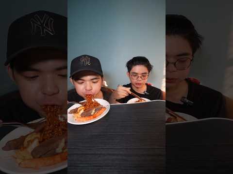 Makan wagyu samyang lawan kembaran