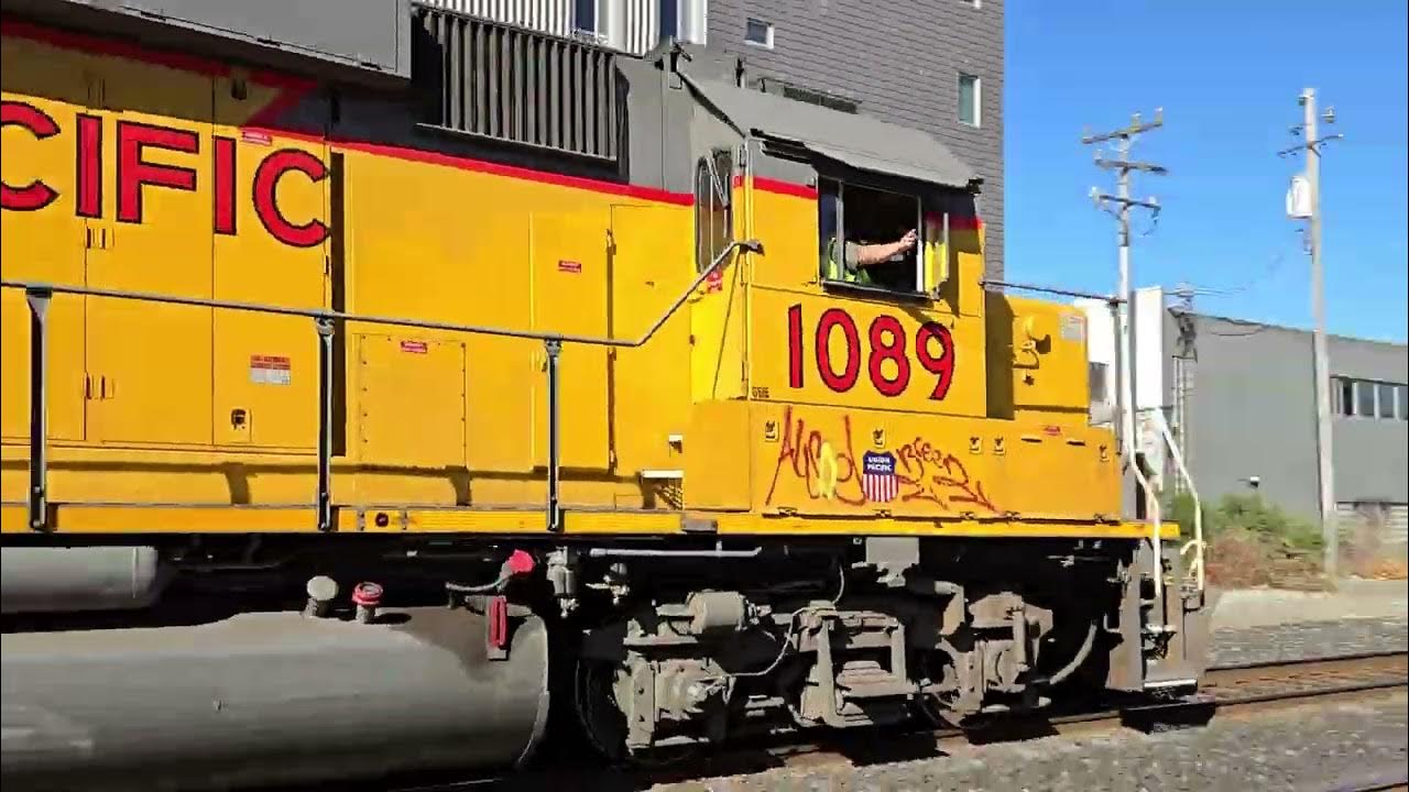 Union Pacific LOA11 Train at Berkeley Station with EMD GP60 #1089 and #1109 #unionpacific - YouTube